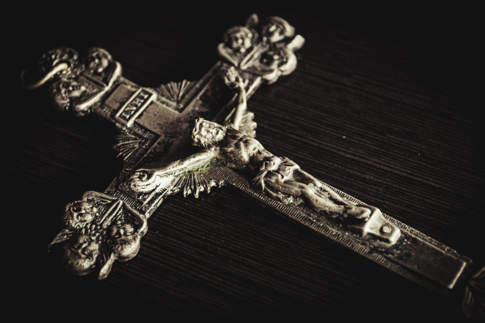 What is A Gothic Cross - Blog Gthic